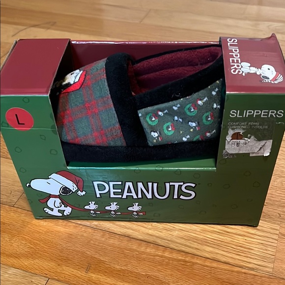 Peanuts | Shoes | Peanuts Snoopy Festive Slippers Red And Green | Poshmark
